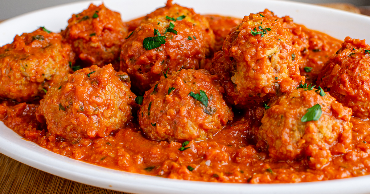 Vegetarian Meatballs in Creamy Tomato Sauce | Slimming Eats