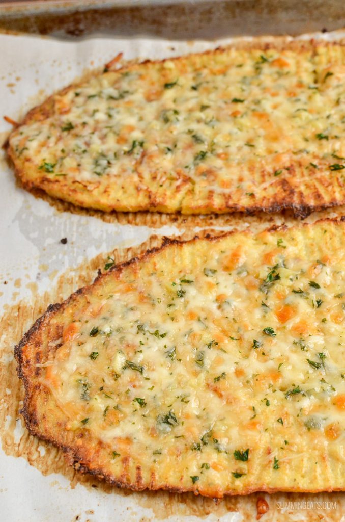 Cheesy Cauliflower Garlic Bread | Slimming Eats