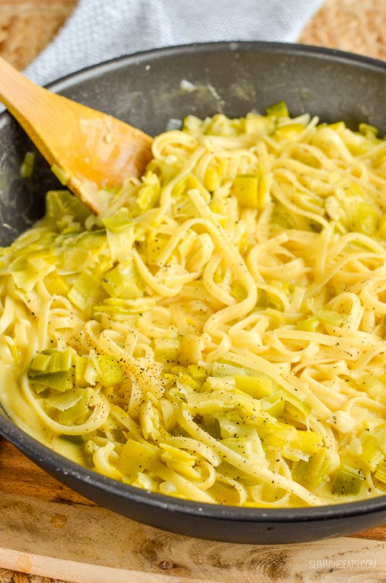One Pot Creamy Cheesy Leek Pasta | Slimming Eats Recipes
