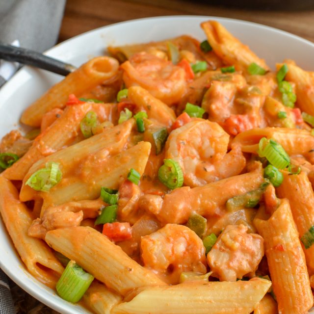 One Pot New Orleans Cajun Pasta | Slimming Eats