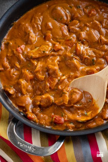 Coconut Chicken and Red Pepper Curry | Slimming Eats