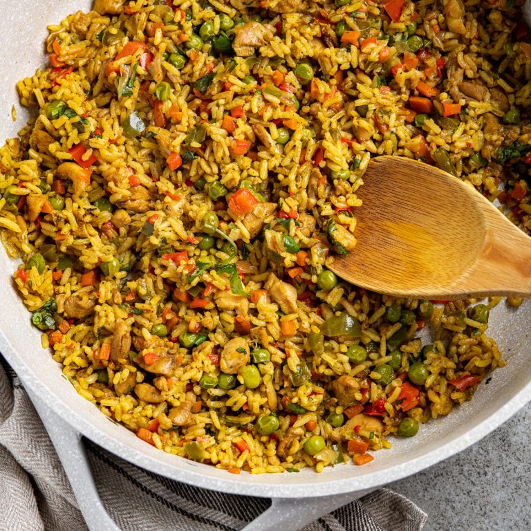 One Pot Coconut Chicken Curry Rice | Slimming Eats