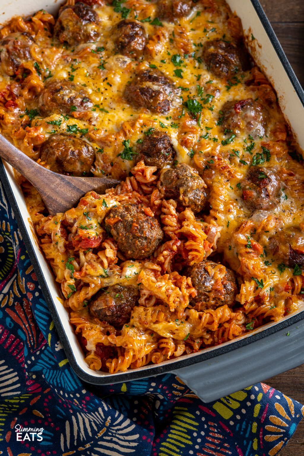 Cheesy Meatball Pasta Bake | Slimming Eats