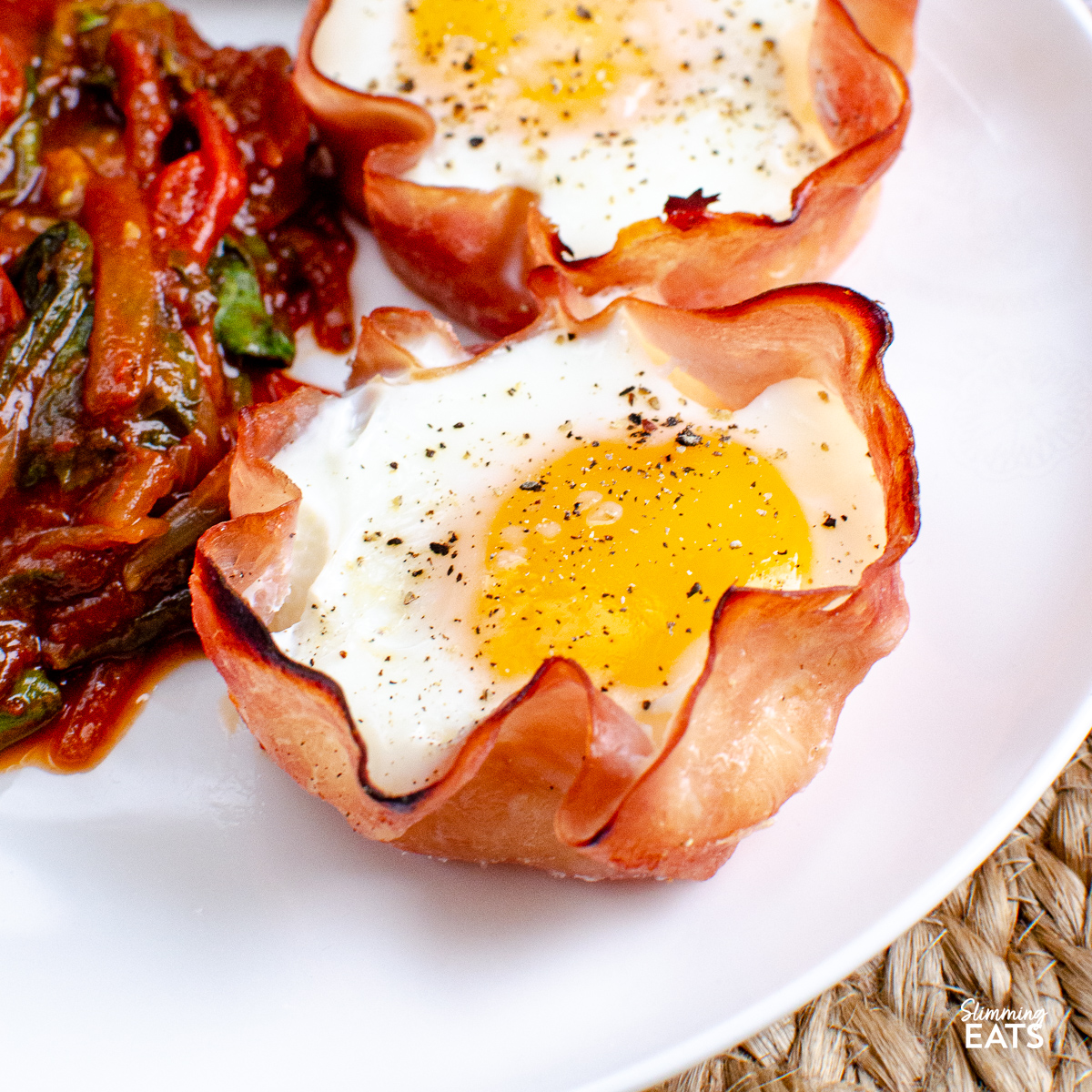 Baked Egg and Ham with Balsamic Tomatoes | Slimming Eats