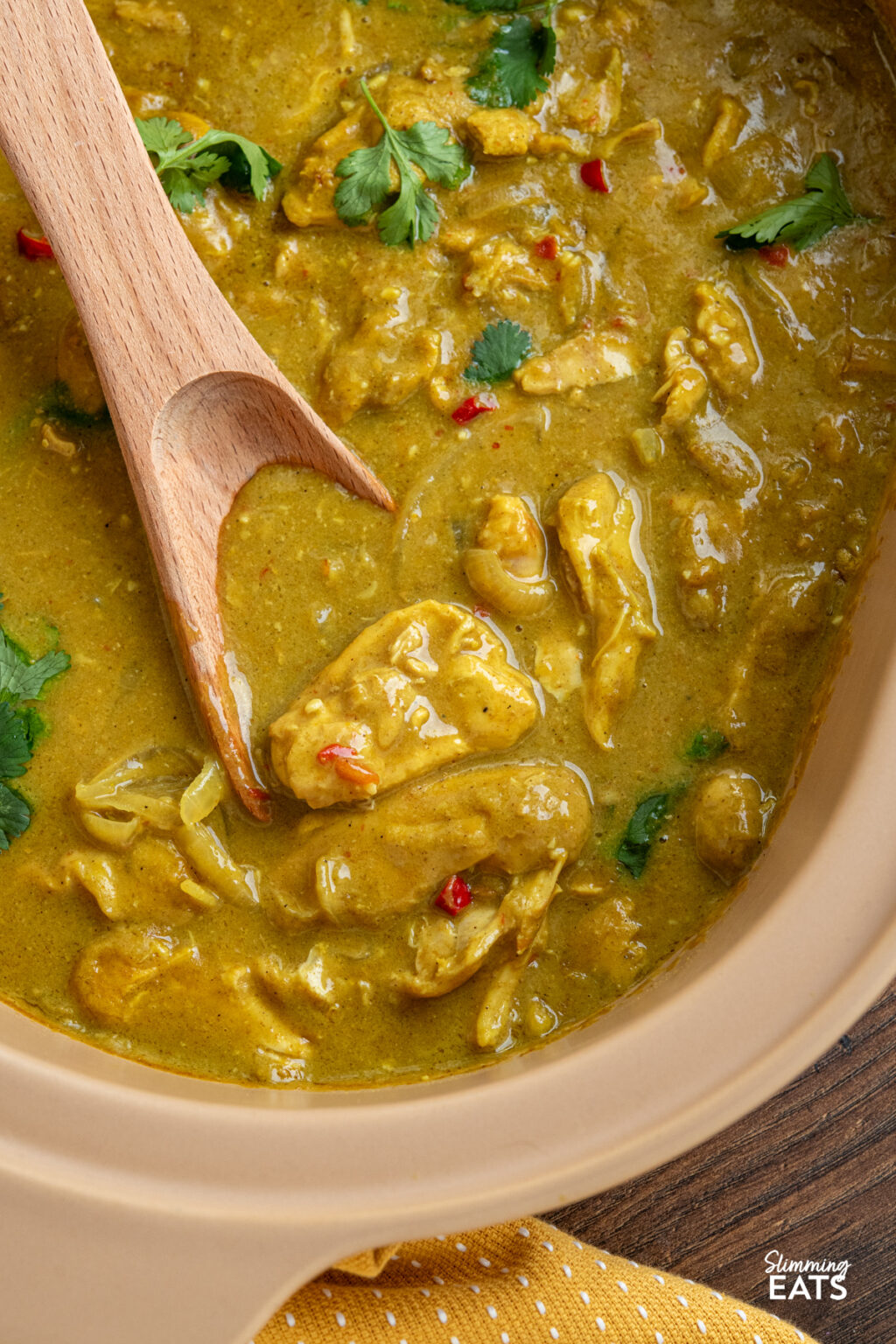Slow Cooker Coconut Sweet Chilli Chicken Curry | Slimming Eats